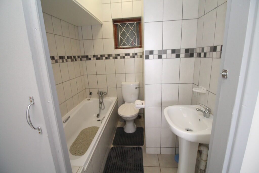 Ocean Breeze 4 Manaba Beach Self Catering Accommodation.